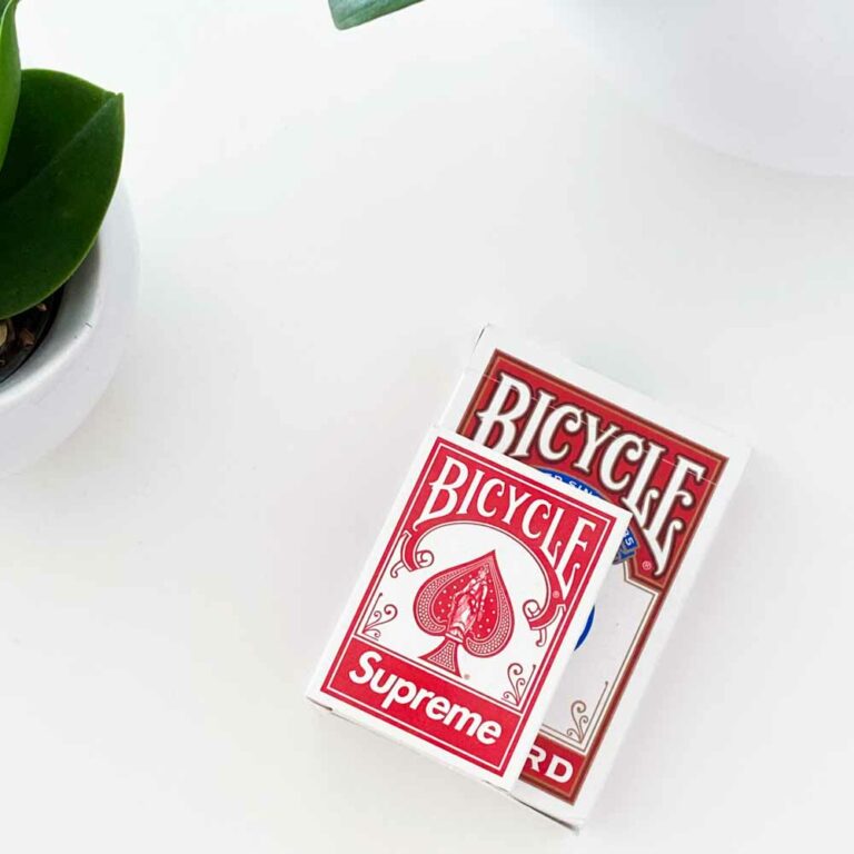 Spielkarten Guide 2025: Alle Typen, Größen & Expertentipps