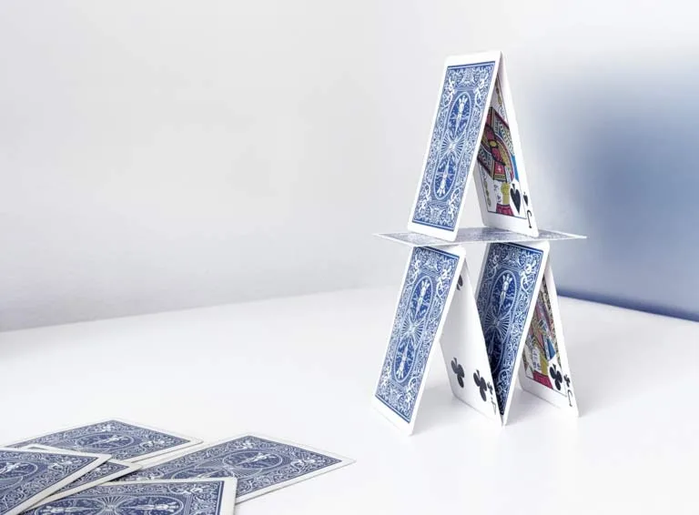 Kartenhaus bauen wie ein Profi – Anleitung & Tipps